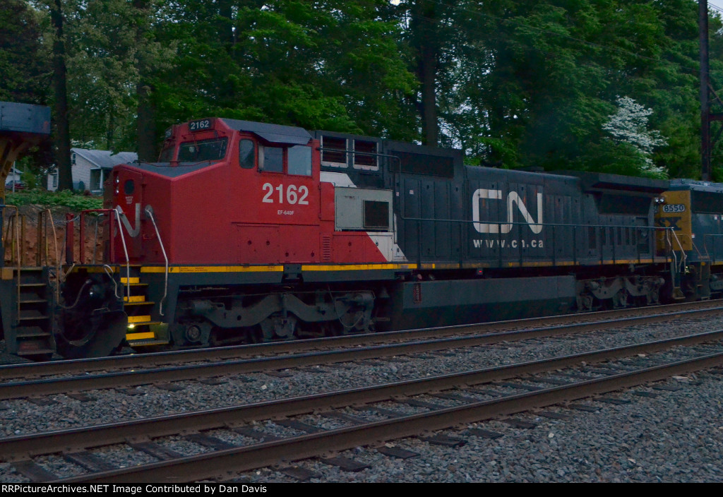 CN C40-8W 2162 trails on Q410-05